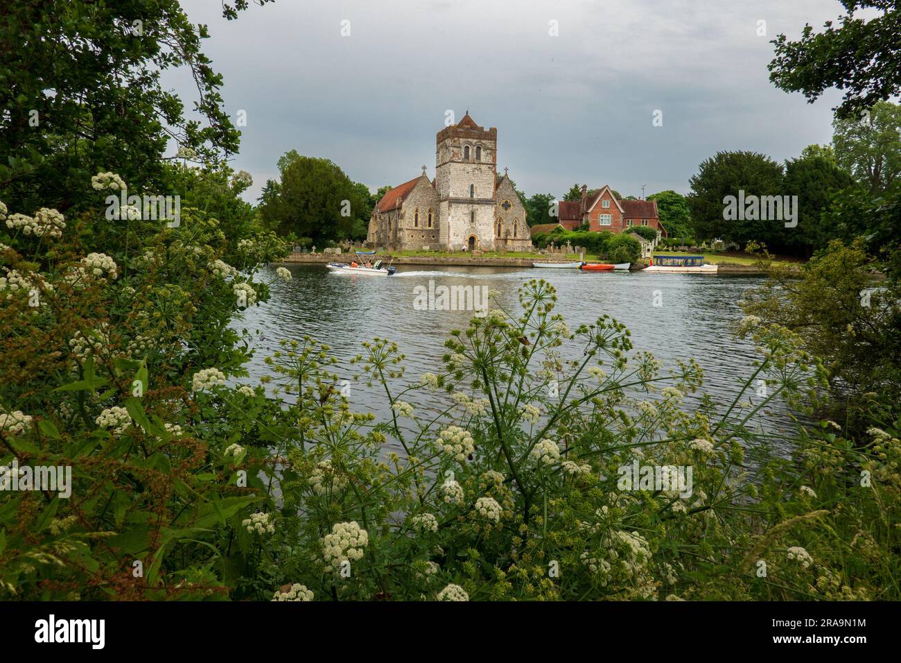 Bisham church hi-res stock photography and images - Alamy