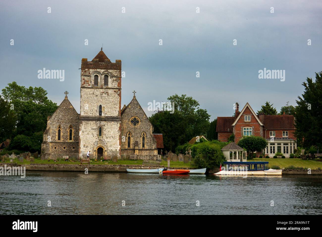 Bisham church hi-res stock photography and images - Alamy