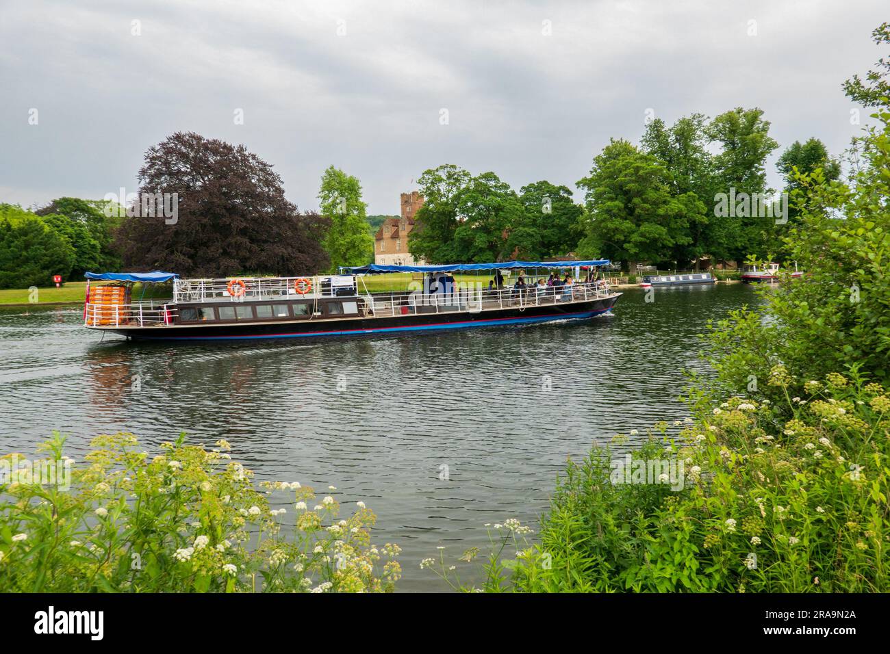 Thames boat trip hi-res stock photography and images - Alamy