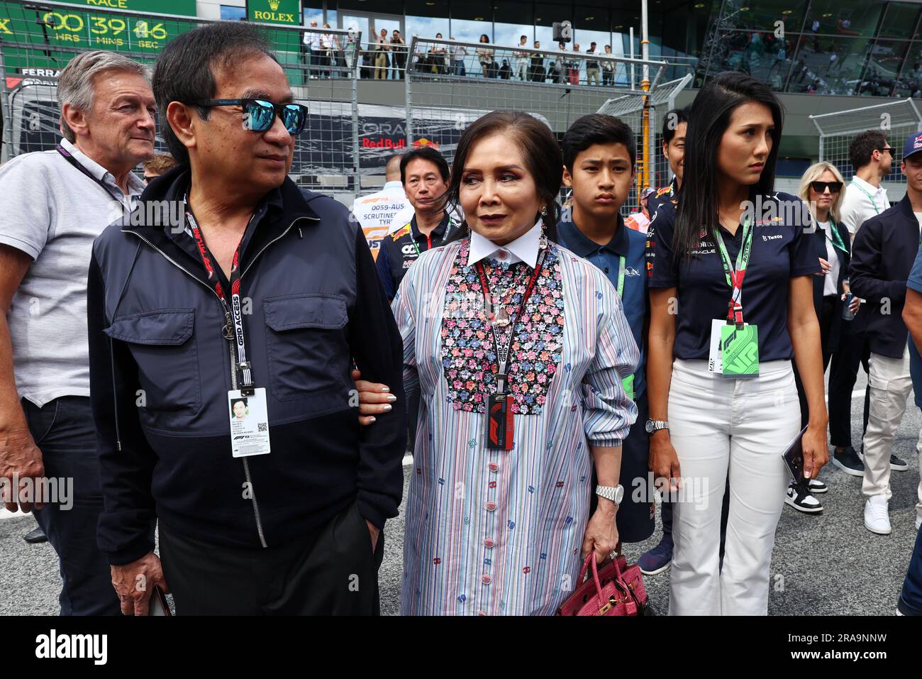 Family of chalerm yoovidhya hi-res stock photography and images - Alamy