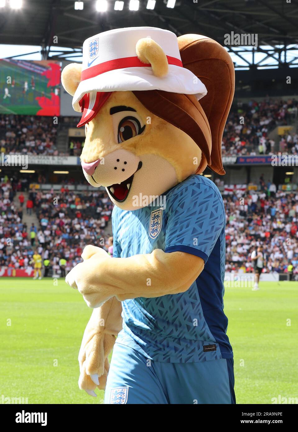 L-R England Mascot Rory and England Mascot Mane during Women's ...