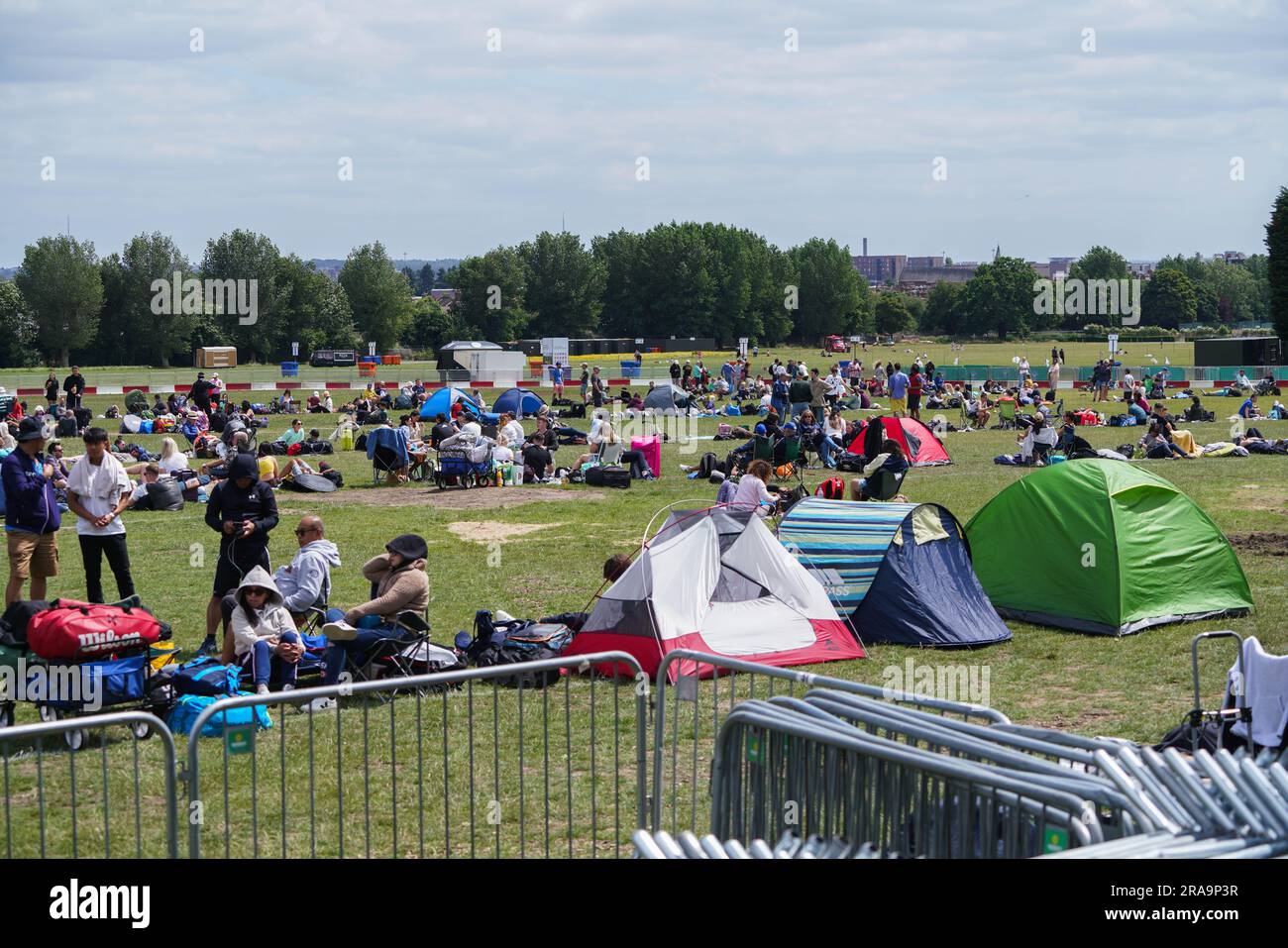 London UK. 2 July 2023 Ticketless tennis fans start to queue early in ...