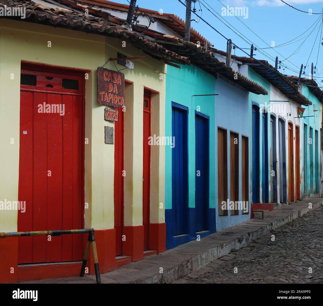 Casas coloridas hi-res stock photography and images - Alamy