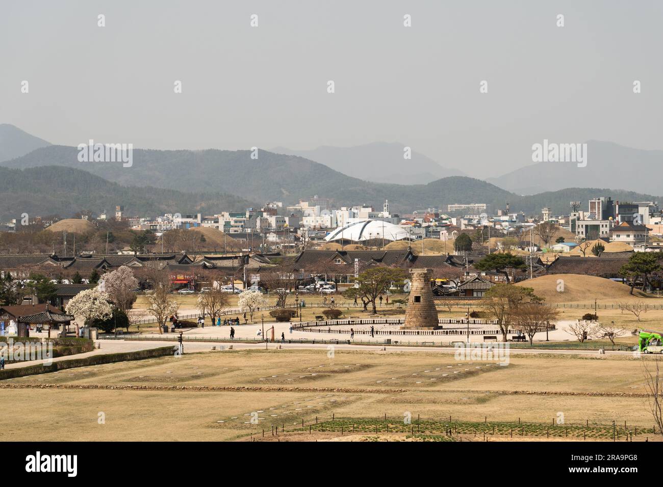 Unesco cheomseongdae observatory in hi-res stock photography and images ...
