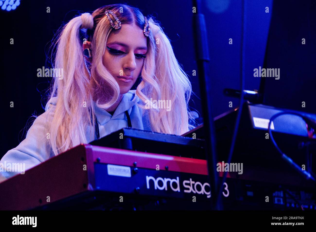 Domi and jd beck band hi-res stock photography and images - Alamy