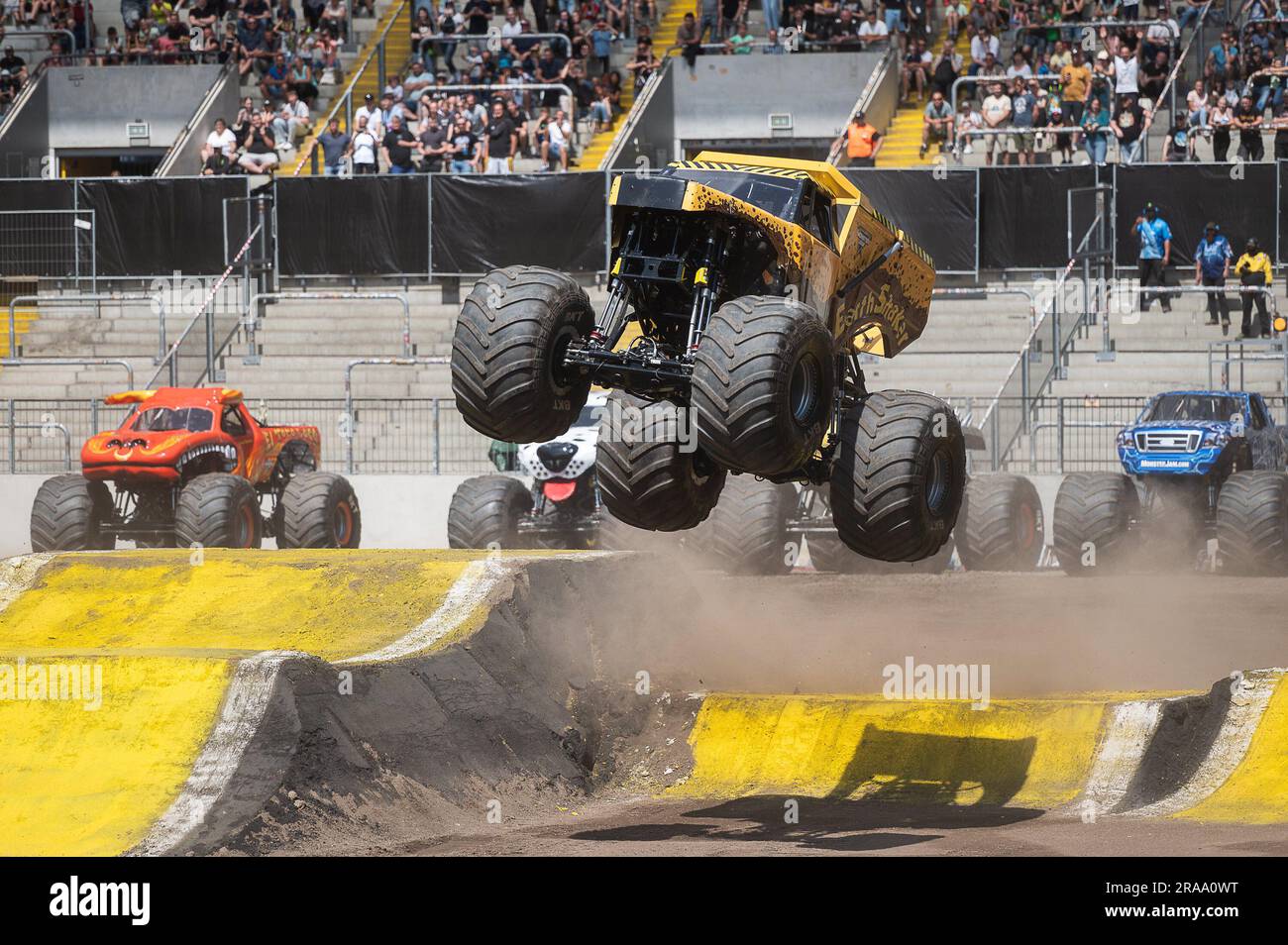 Earthshaker monster truck hi-res stock photography and images - Alamy