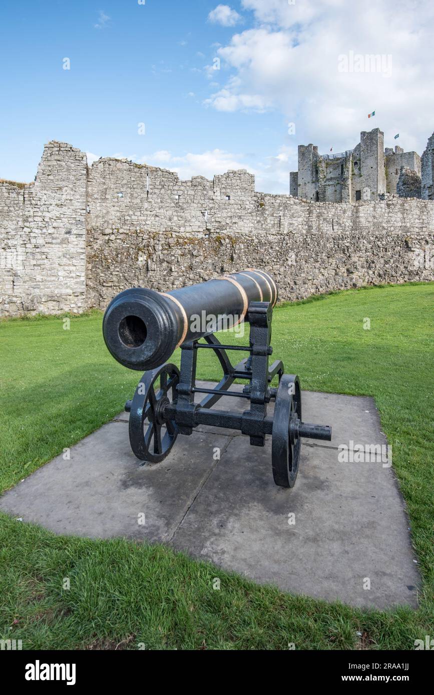 Medieval norman conquest era castle in ireland hi-res stock photography ...