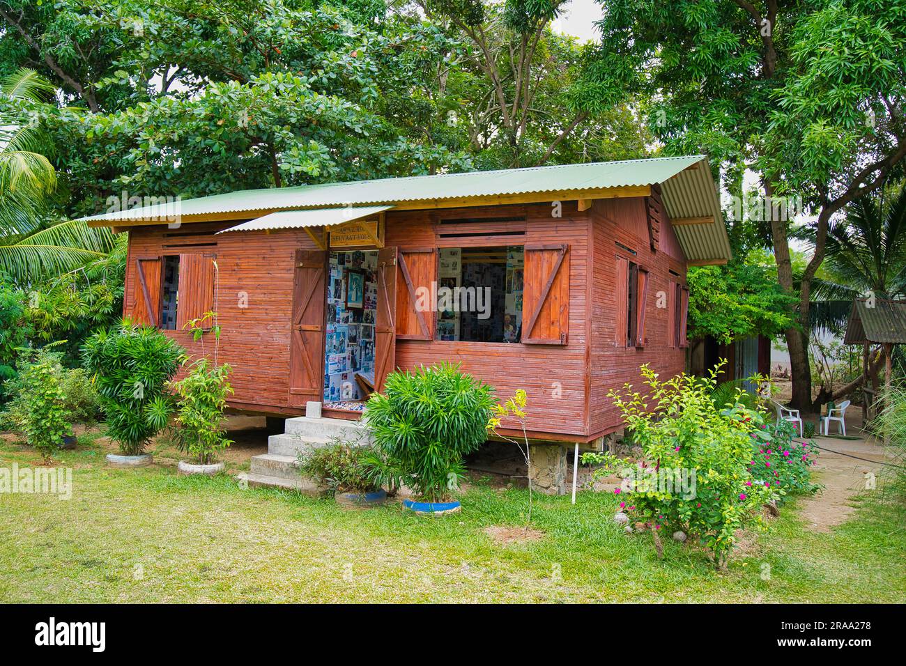 Traditional wooden house seychelles hi-res stock photography and images ...