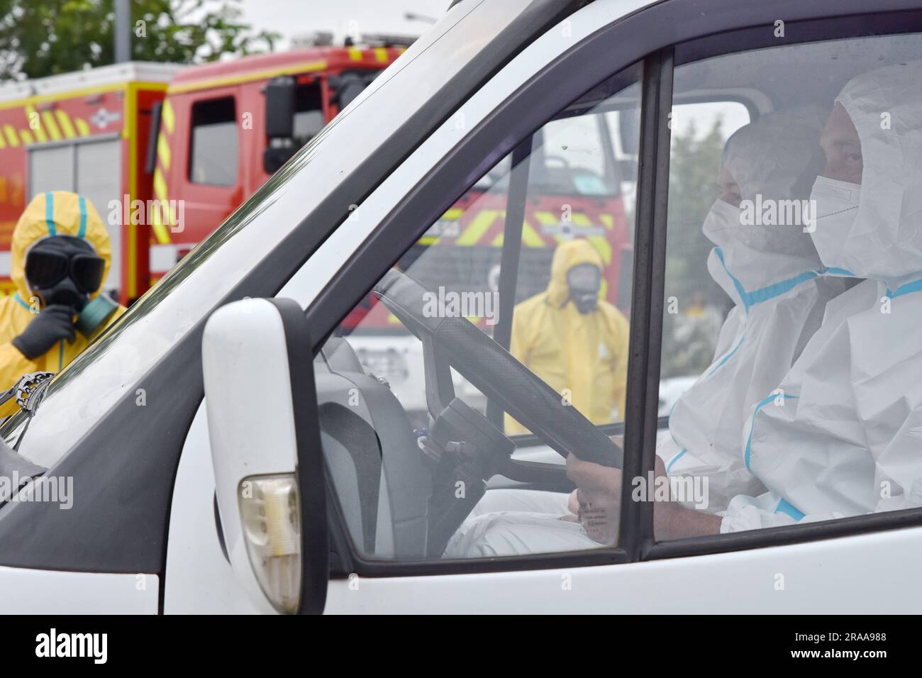 Ukrainian state emergency services hi-res stock photography and images ...