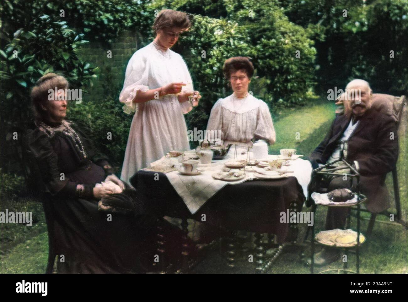 Edwardians tea hi-res stock photography and images - Alamy