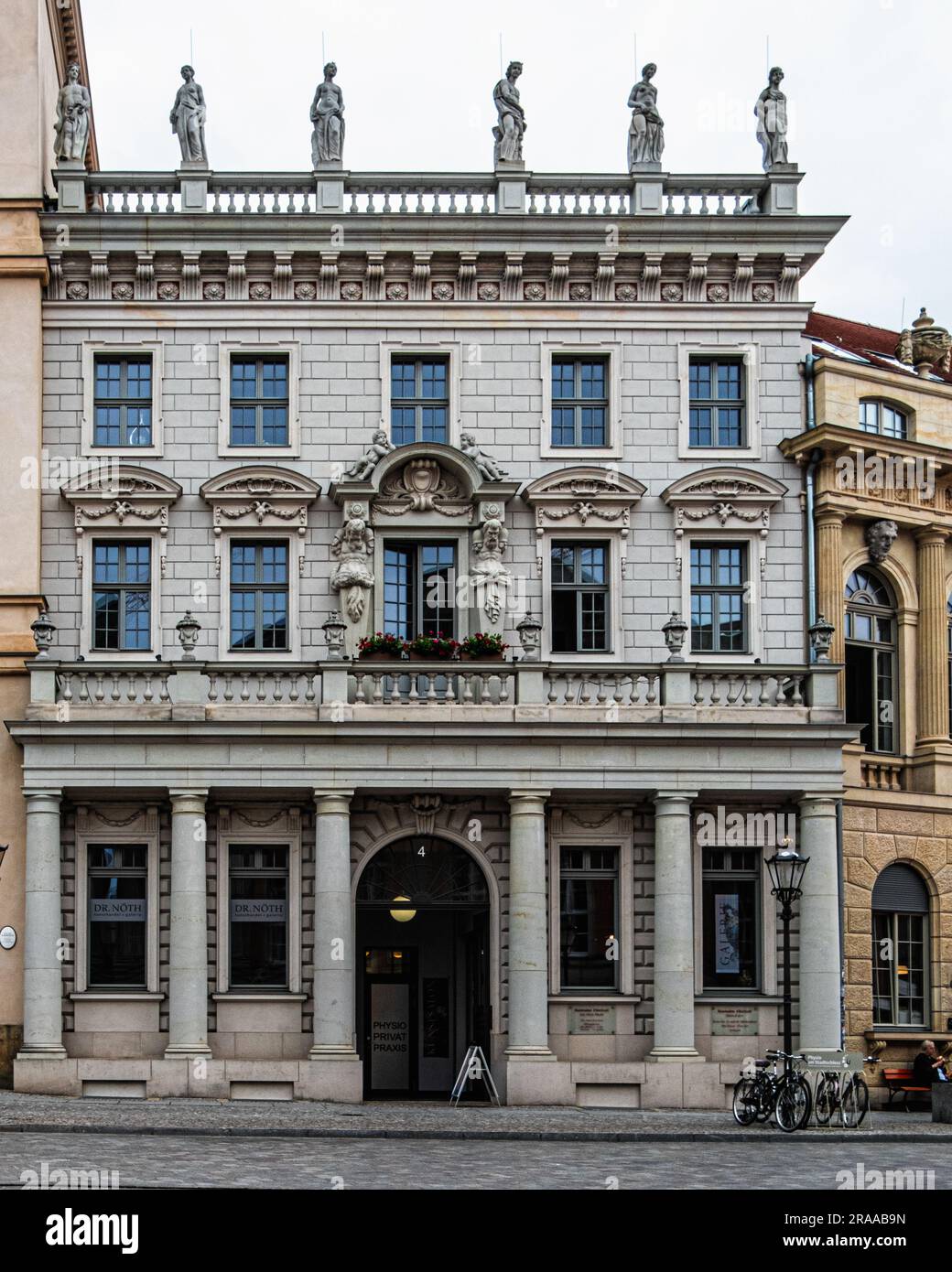 Replica of 1777 palladian style building hi-res stock photography and ...