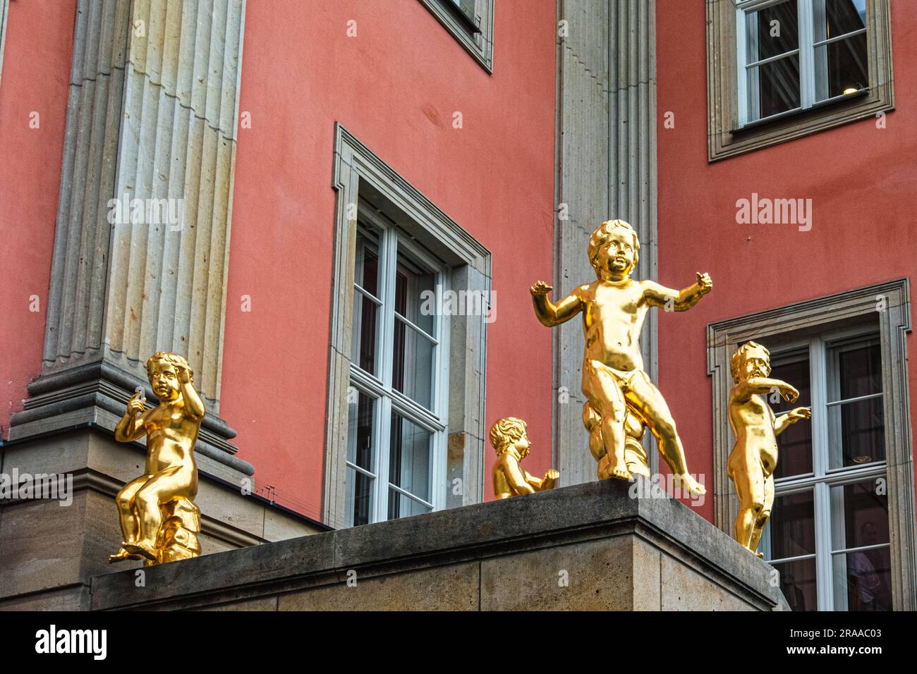 Gilded angel figures hi-res stock photography and images - Alamy