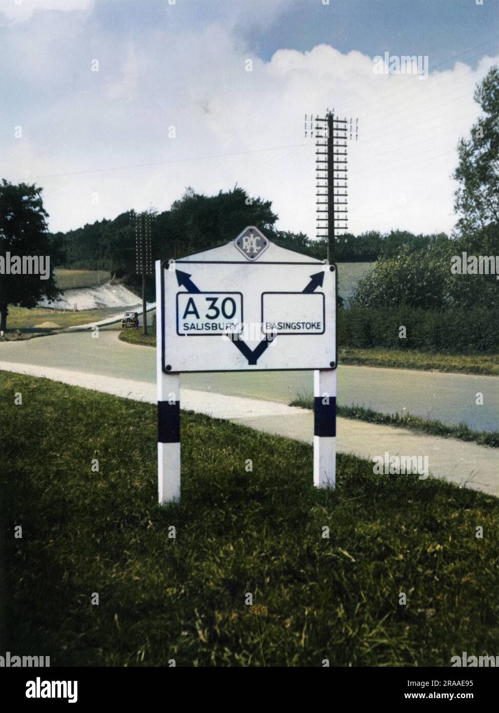 An example of the 'modern' RAC signpost, at the point where the road ...