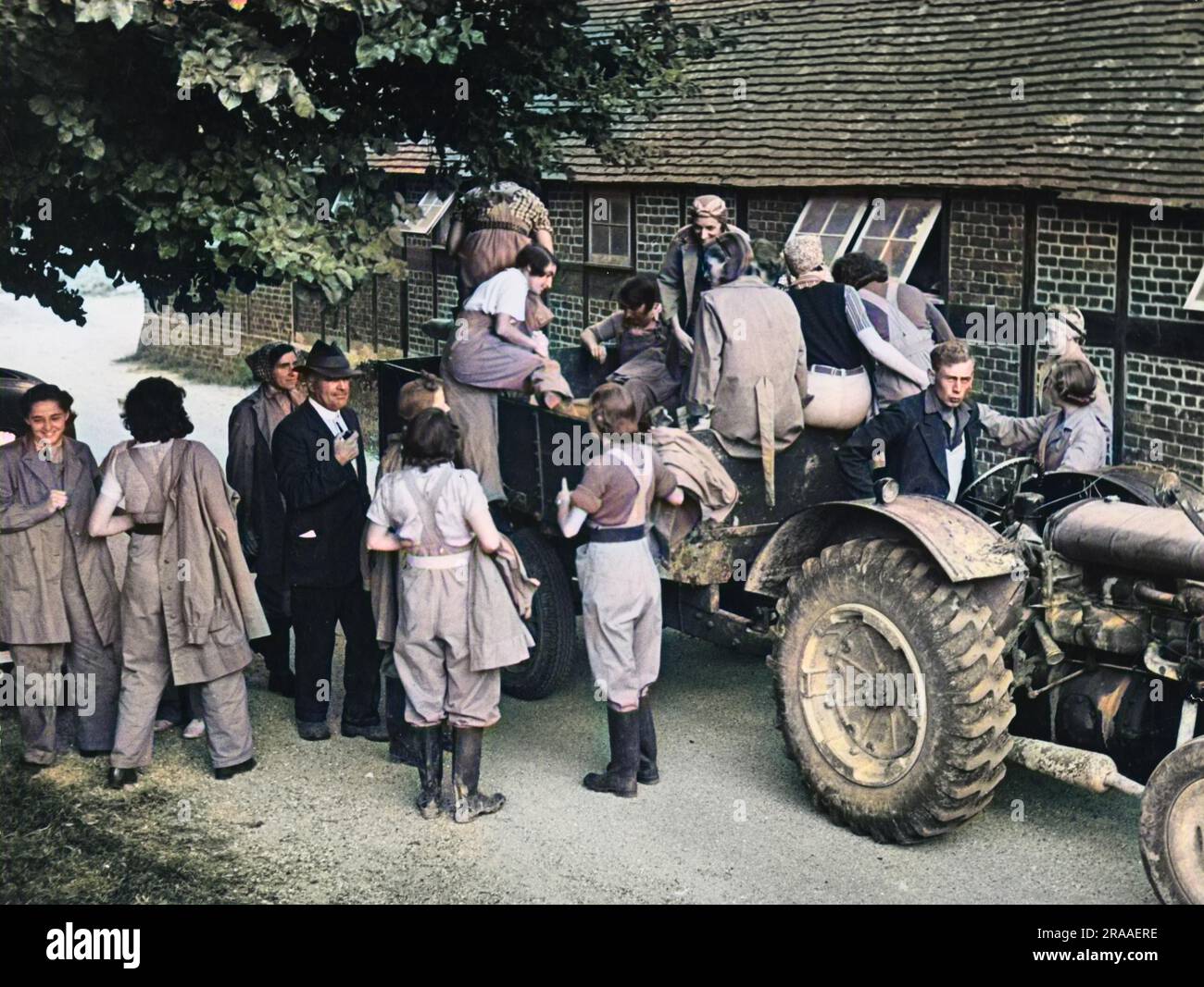 Land girls world war ii hi-res stock photography and images - Alamy