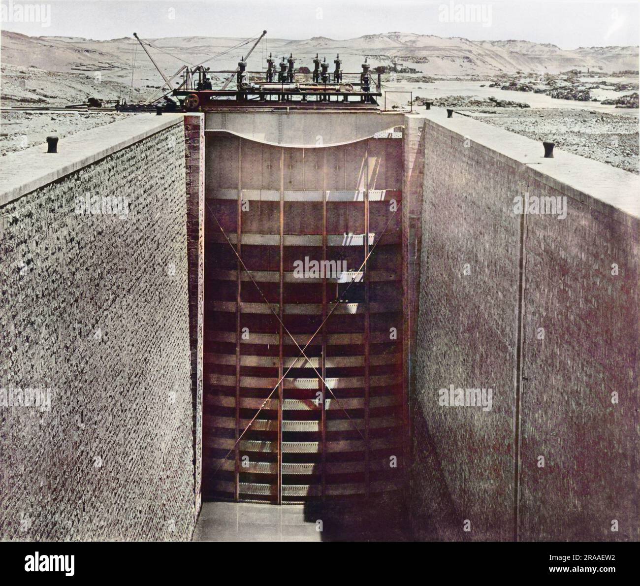 Aswan dam construction hi-res stock photography and images - Alamy