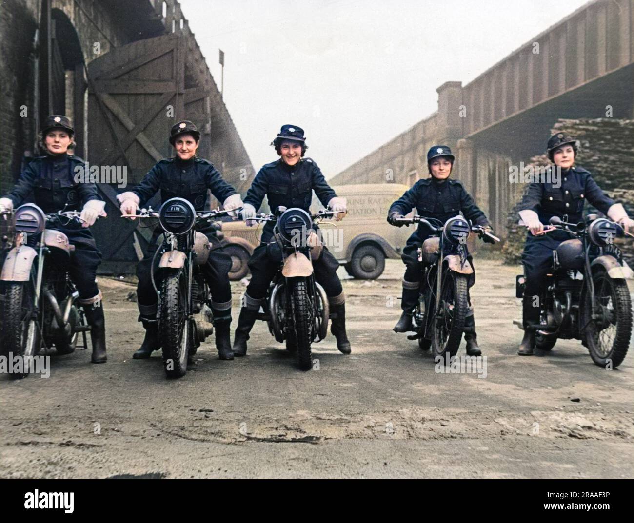 Ww2 women hi-res stock photography and images - Alamy