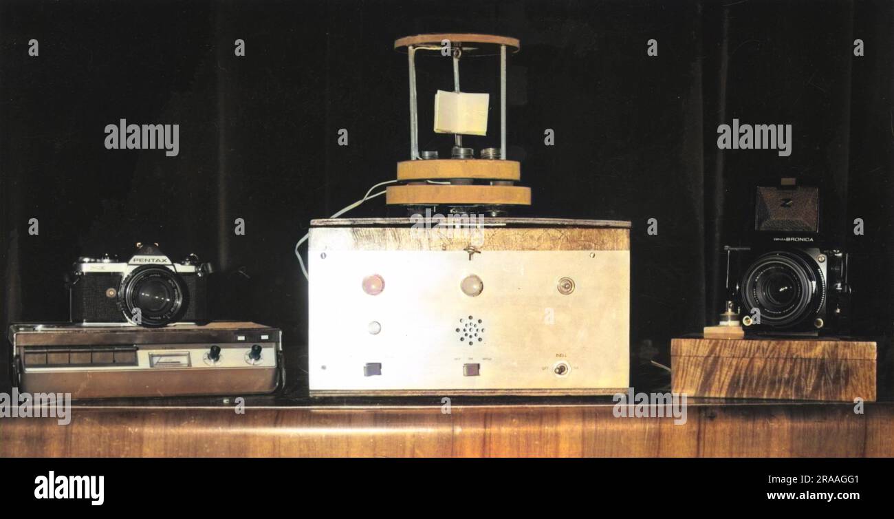 John Cutten's apparatus for automatically photographing any unusual ...
