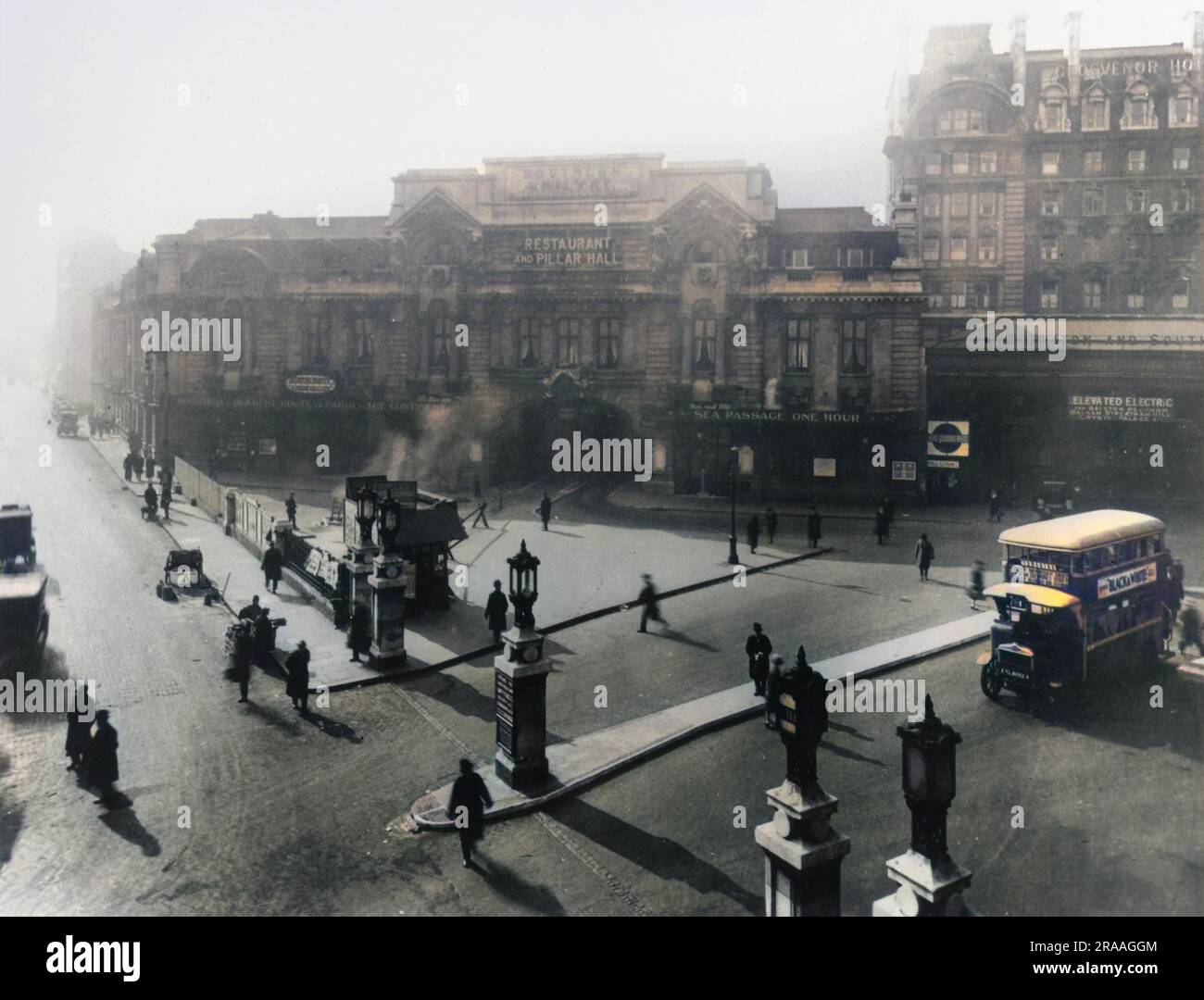 Victoria bus station london hi-res stock photography and images - Alamy