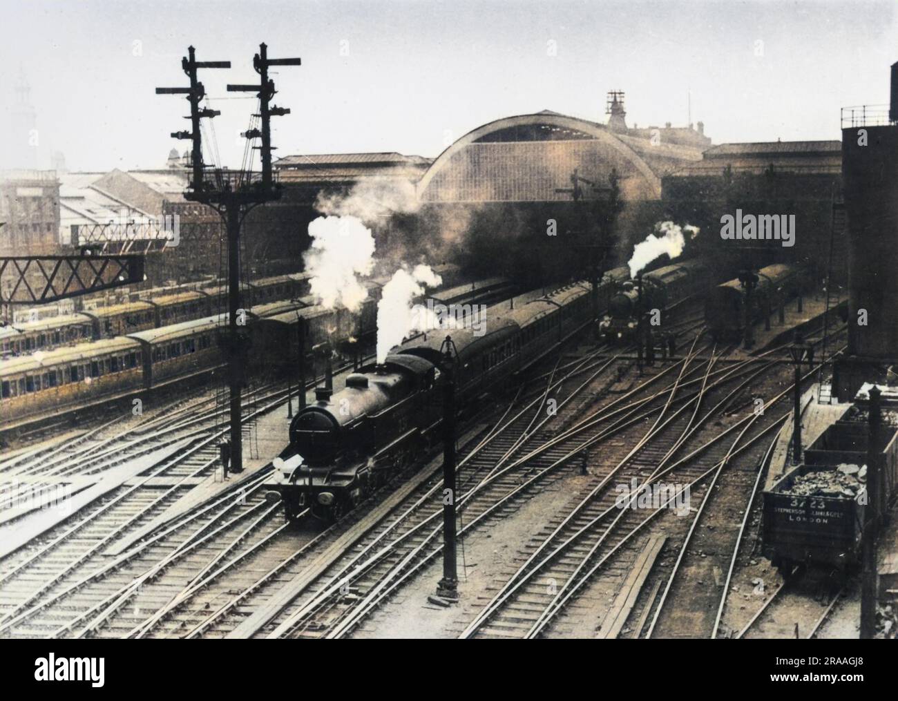 View of trains leaving Platforms 9 and 10 of London Bridge Station ...