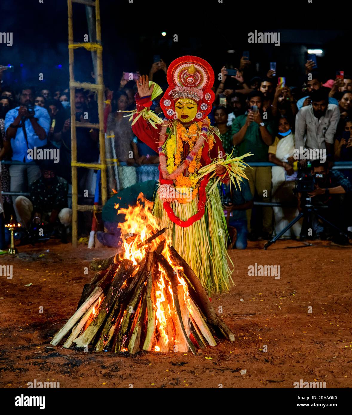 Capturing the Mystical Splendor of Theyyam: Vibrant Images of Kerala's ...