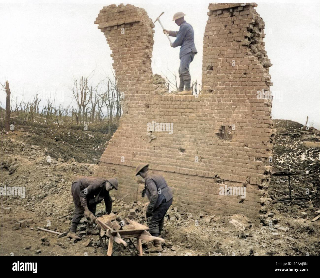 British soldiers at work on the Western Front in France during World ...