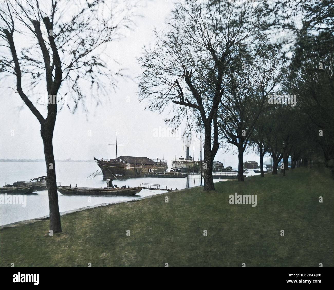 Waterfront at Hankow (Hankou), China. Date: circa 1890 Stock Photo - Alamy