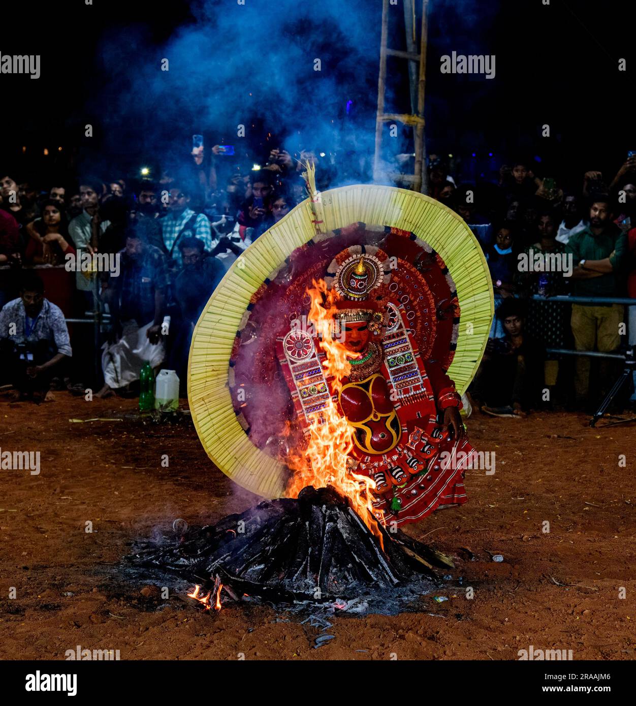 Capturing the Mystical Splendor of Theyyam: Vibrant Images of Kerala's ...