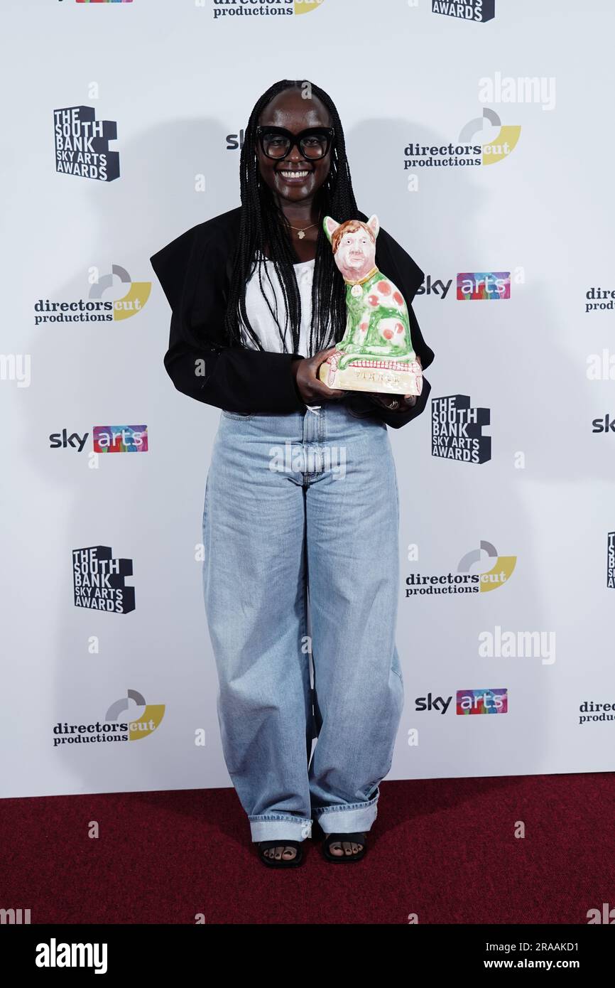 Lynette Yiadom with the visual art award at the South Bank Sky Arts ...