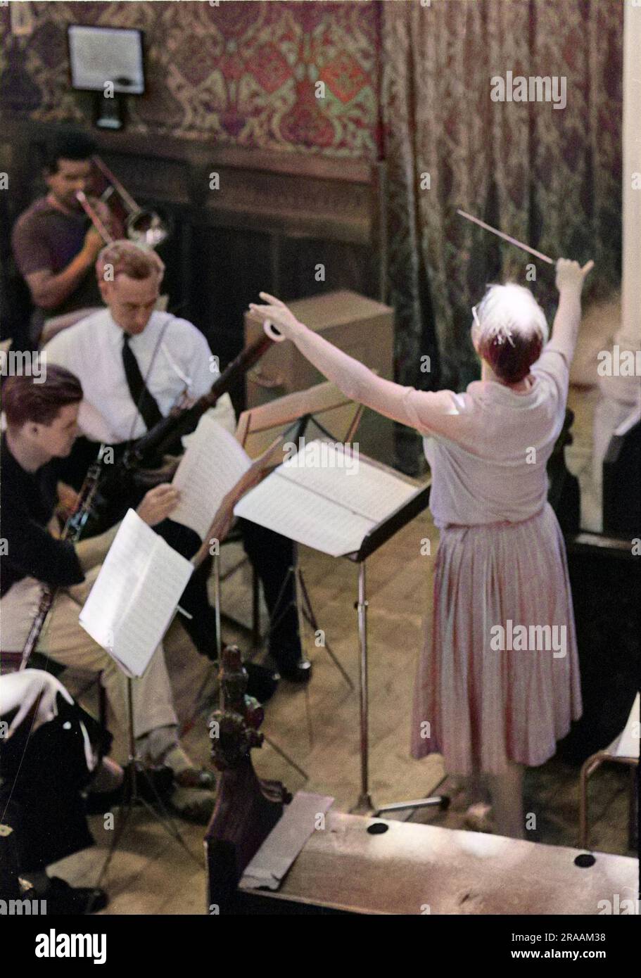 Imogen Holst conducting (probably) the Festival Instrumental Ensemble ...