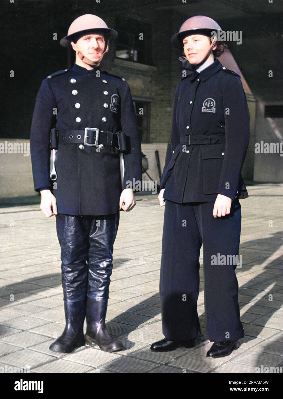 Ww2 woman hi-res stock photography and images - Alamy