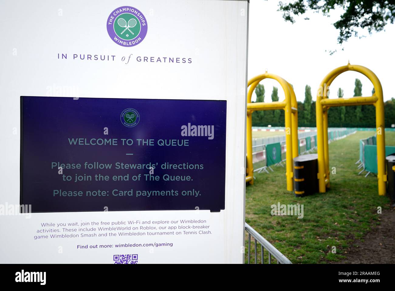 Wimbledon signage at the all england lawn tennis croquet club hi-res ...