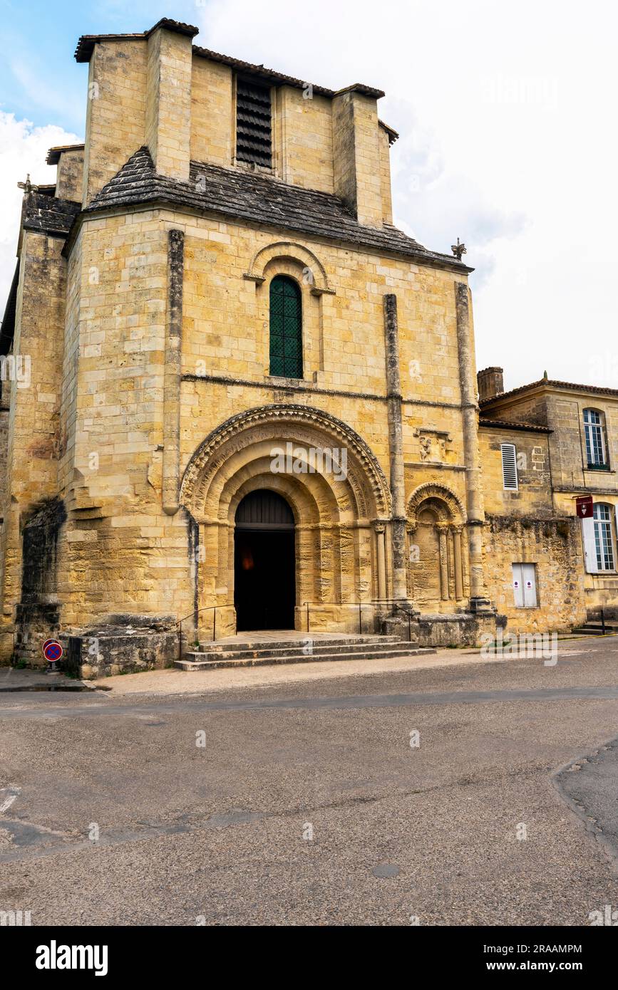 Collegiate church of saint emilion hi-res stock photography and images ...
