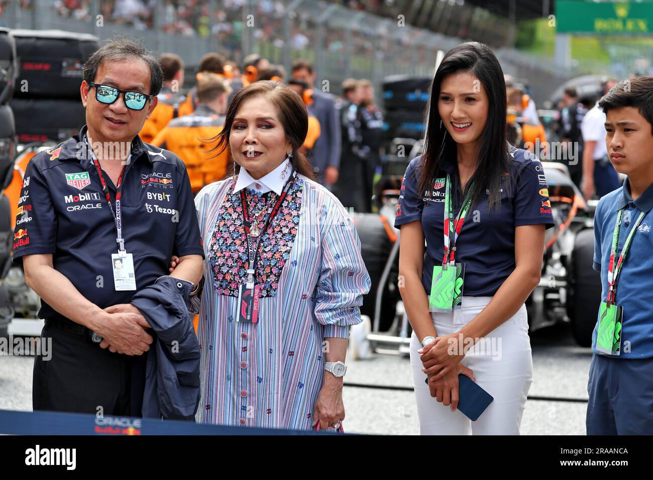 Family of chalerm yoovidhya hi-res stock photography and images - Alamy