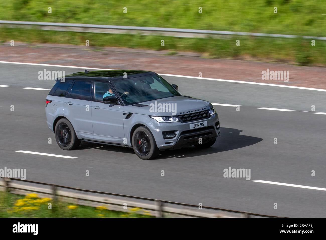 Range rover sport 3 0 sdv6 hi-res stock photography and images - Alamy