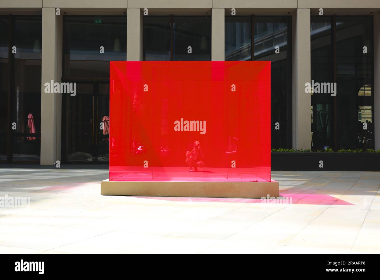 Larry bell sculpture hi-res stock photography and images - Alamy