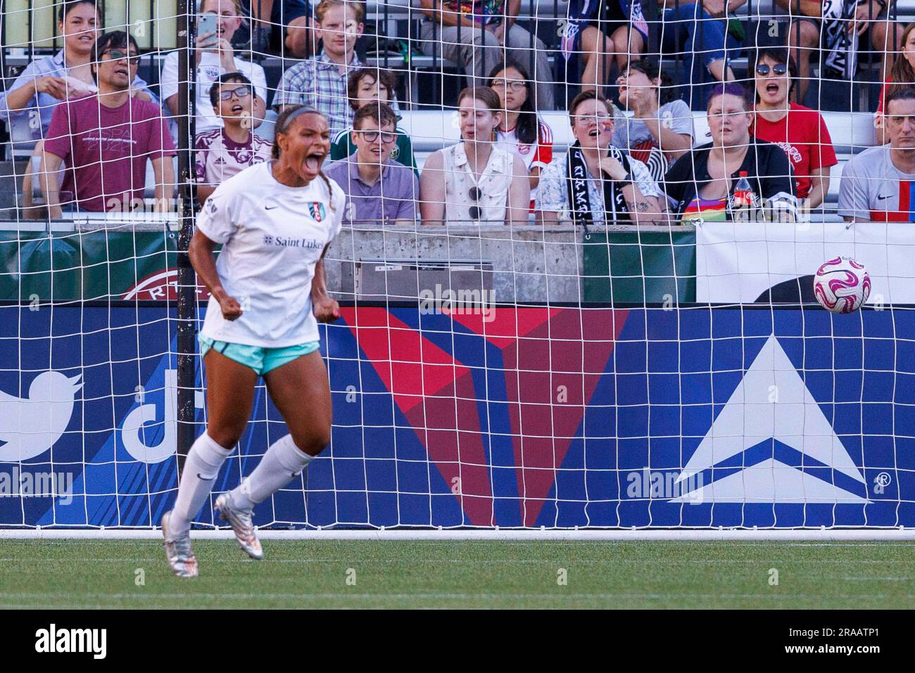 Portland, USA. 01st July, 2023. Forward Michelle Cooper (17) makes her ...