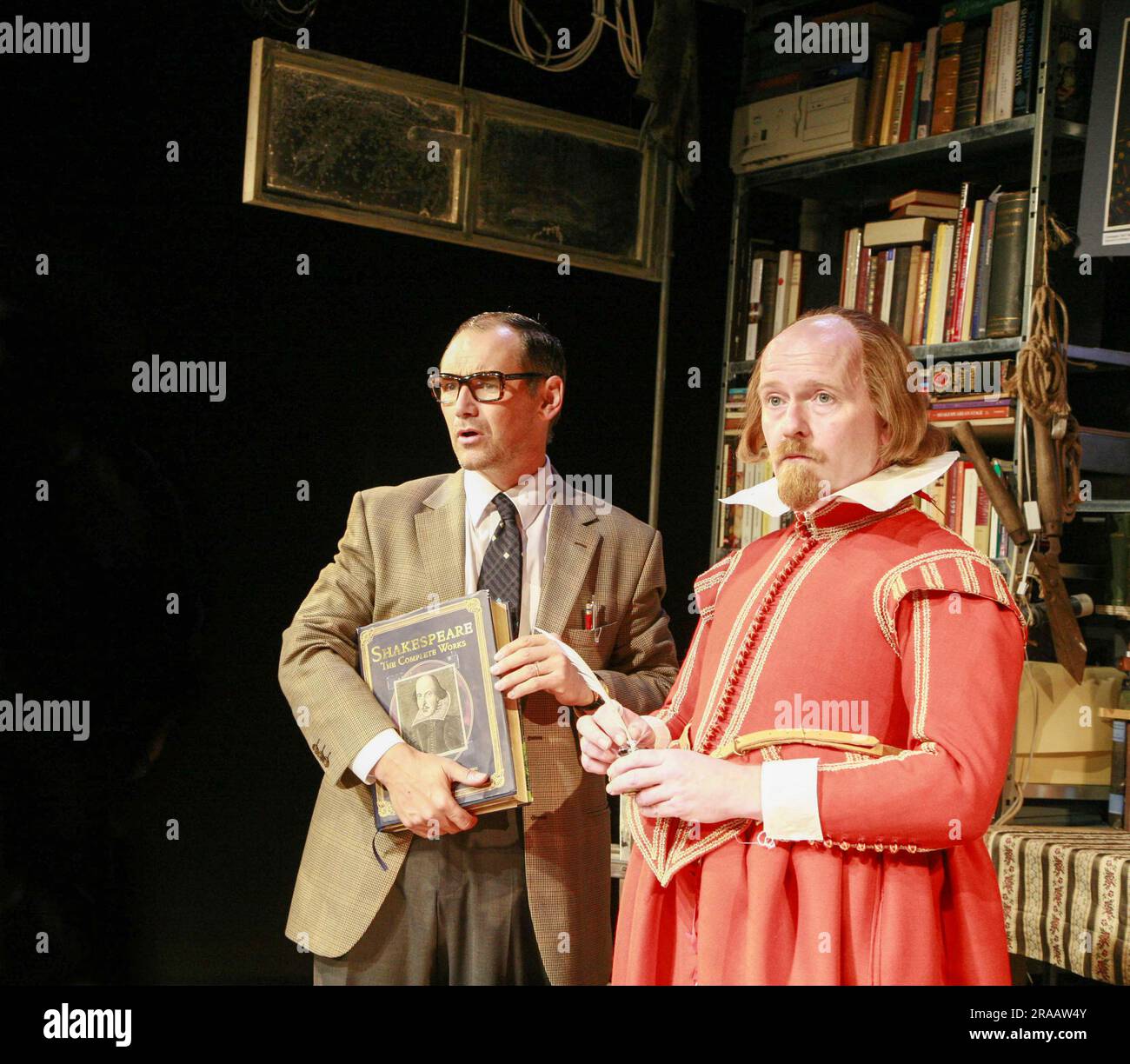 Elizabethan costume hi-res stock photography and images - Alamy