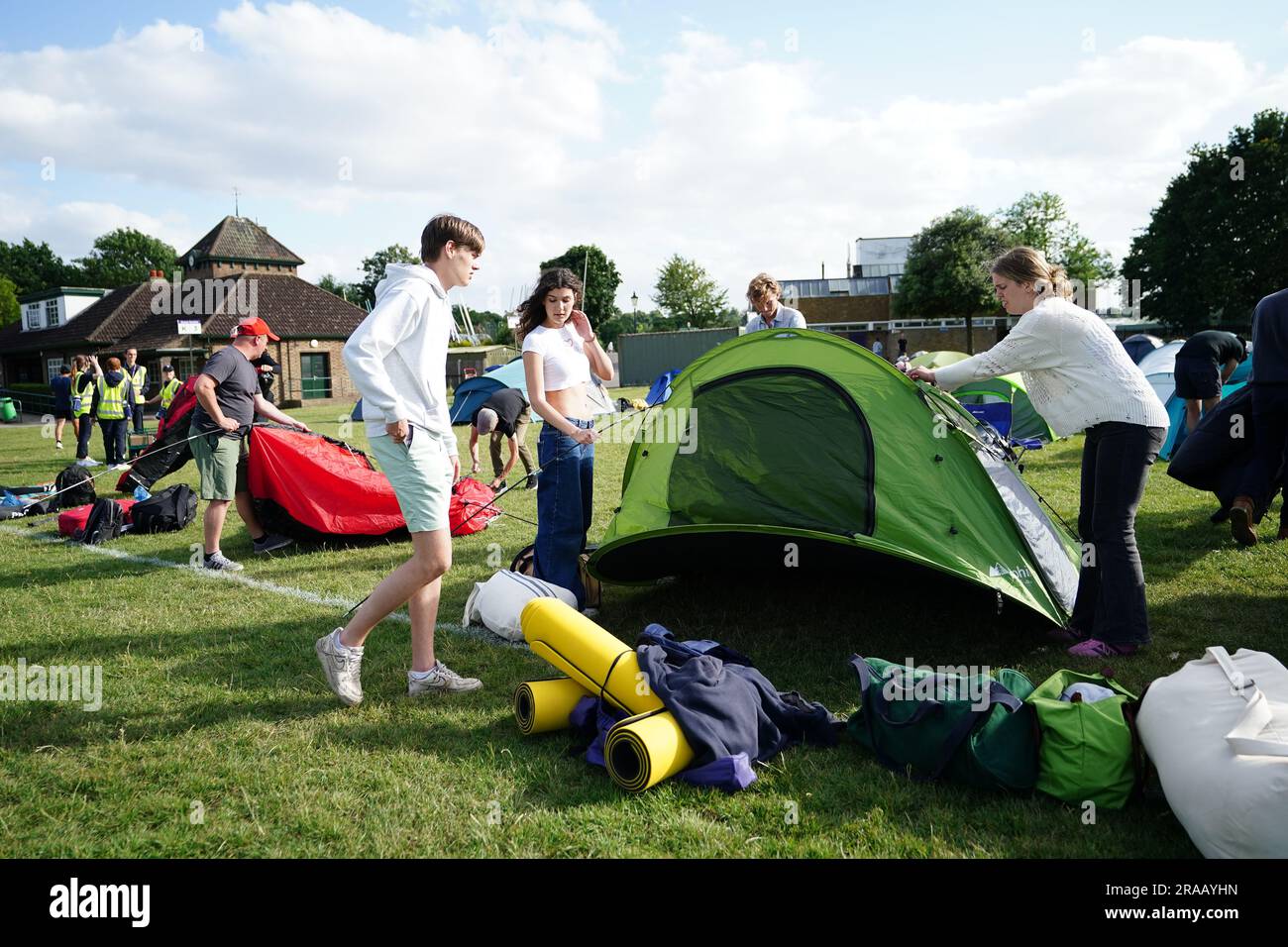 Set up tents hi-res stock photography and images - Alamy