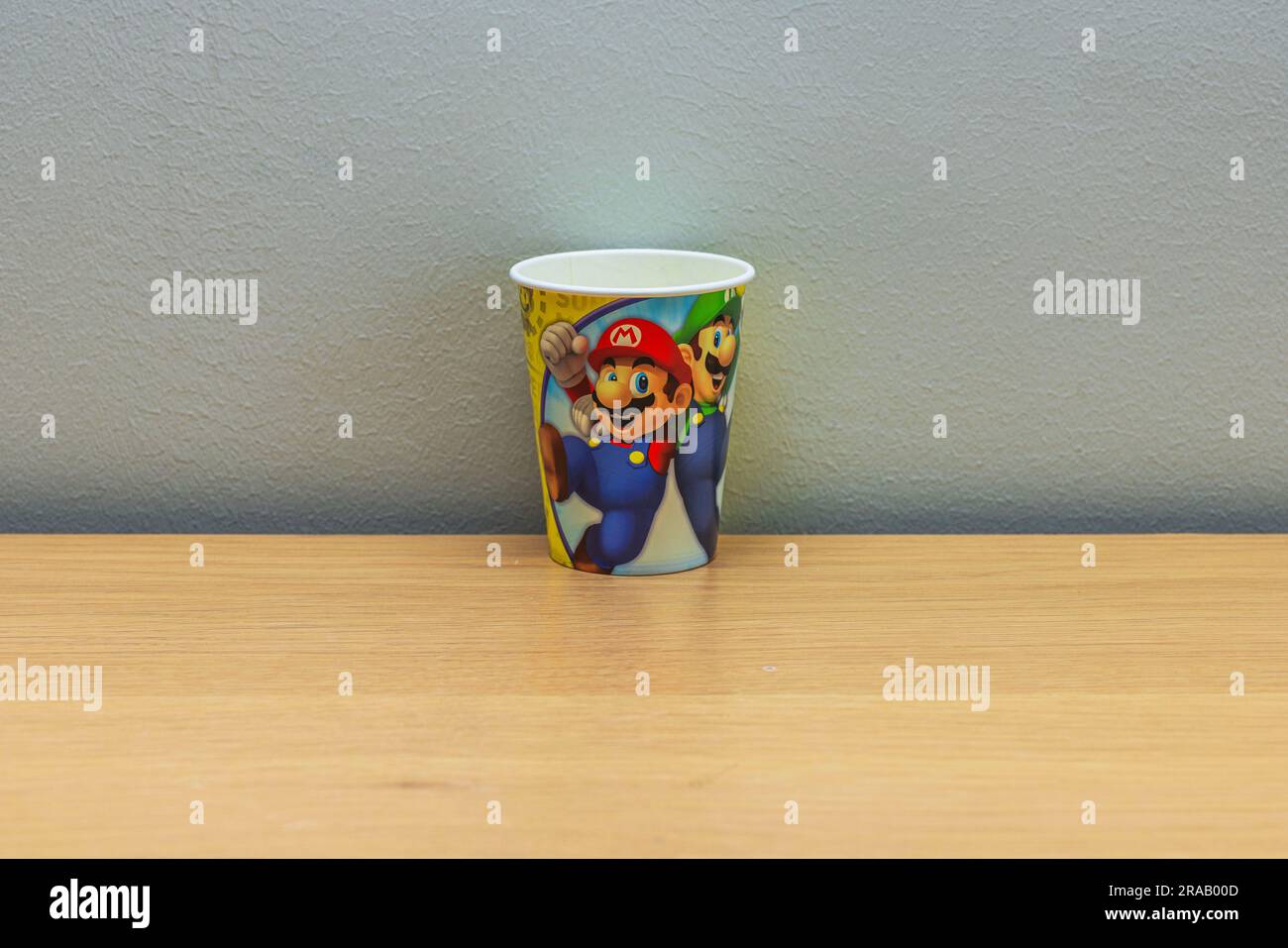 Mario plates hi-res stock photography and images - Alamy