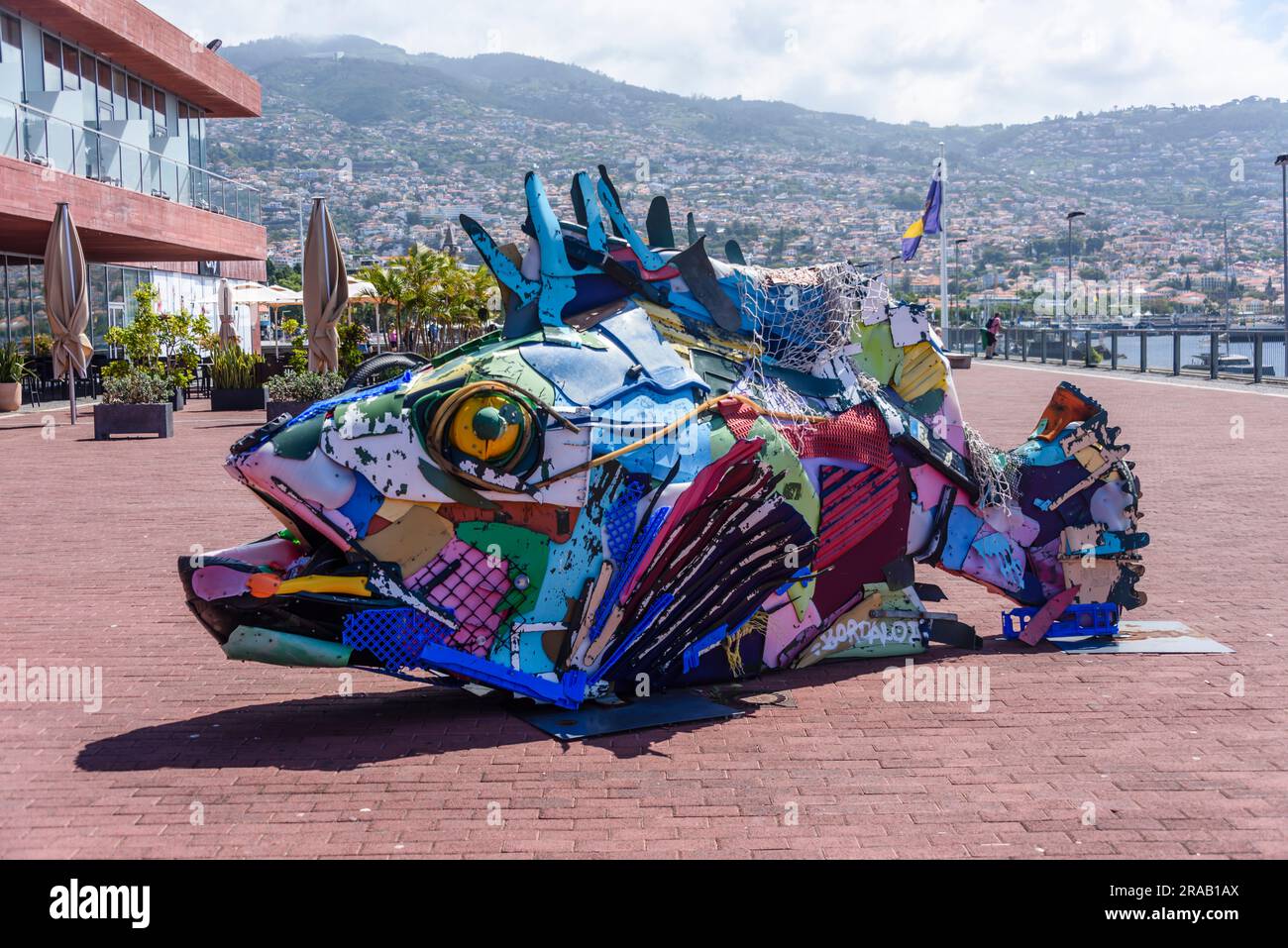 Ceramic fish sculpture hi-res stock photography and images - Alamy