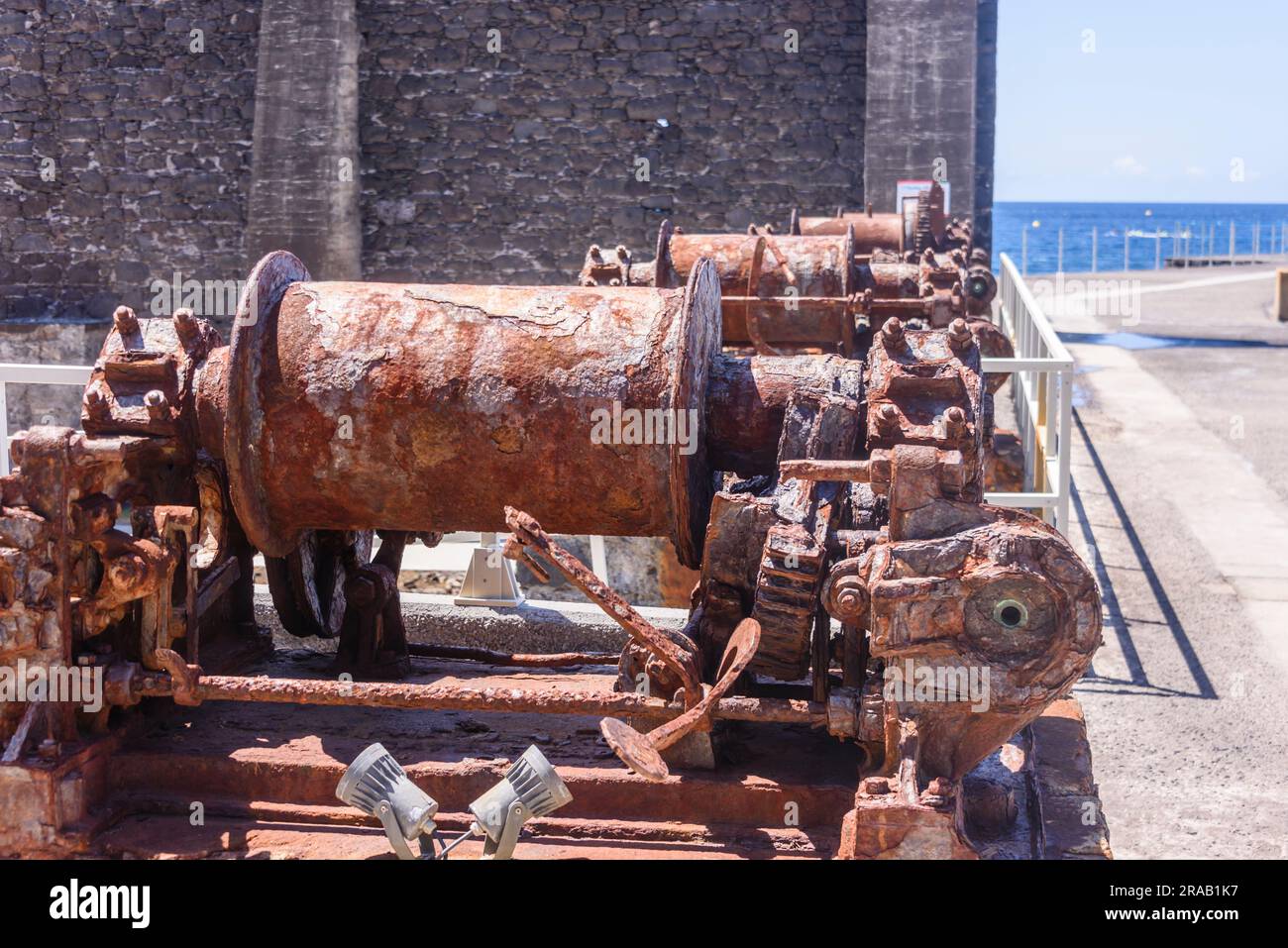 Toothed winch hi-res stock photography and images - Alamy
