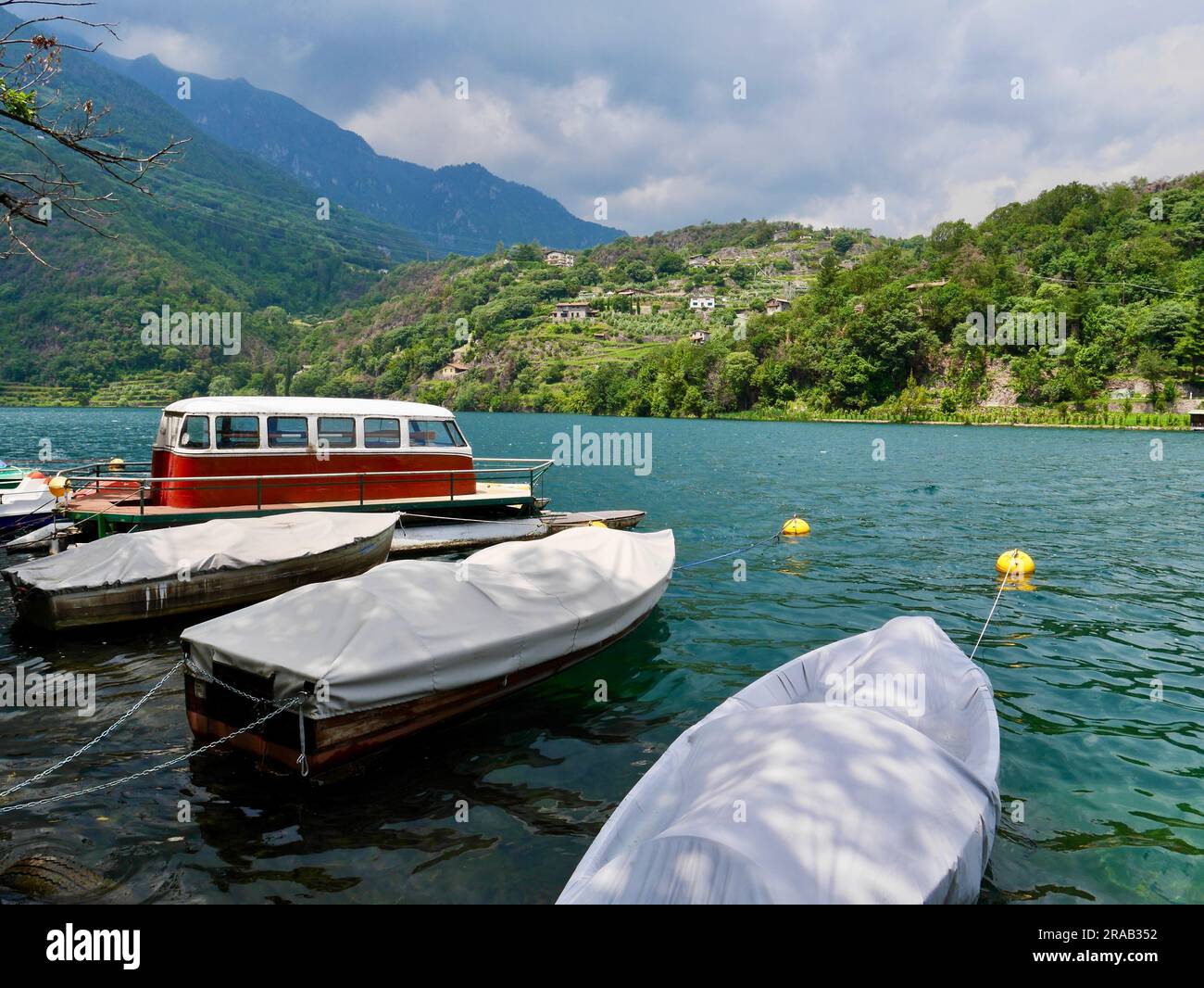 Lago moro hi-res stock photography and images - Alamy