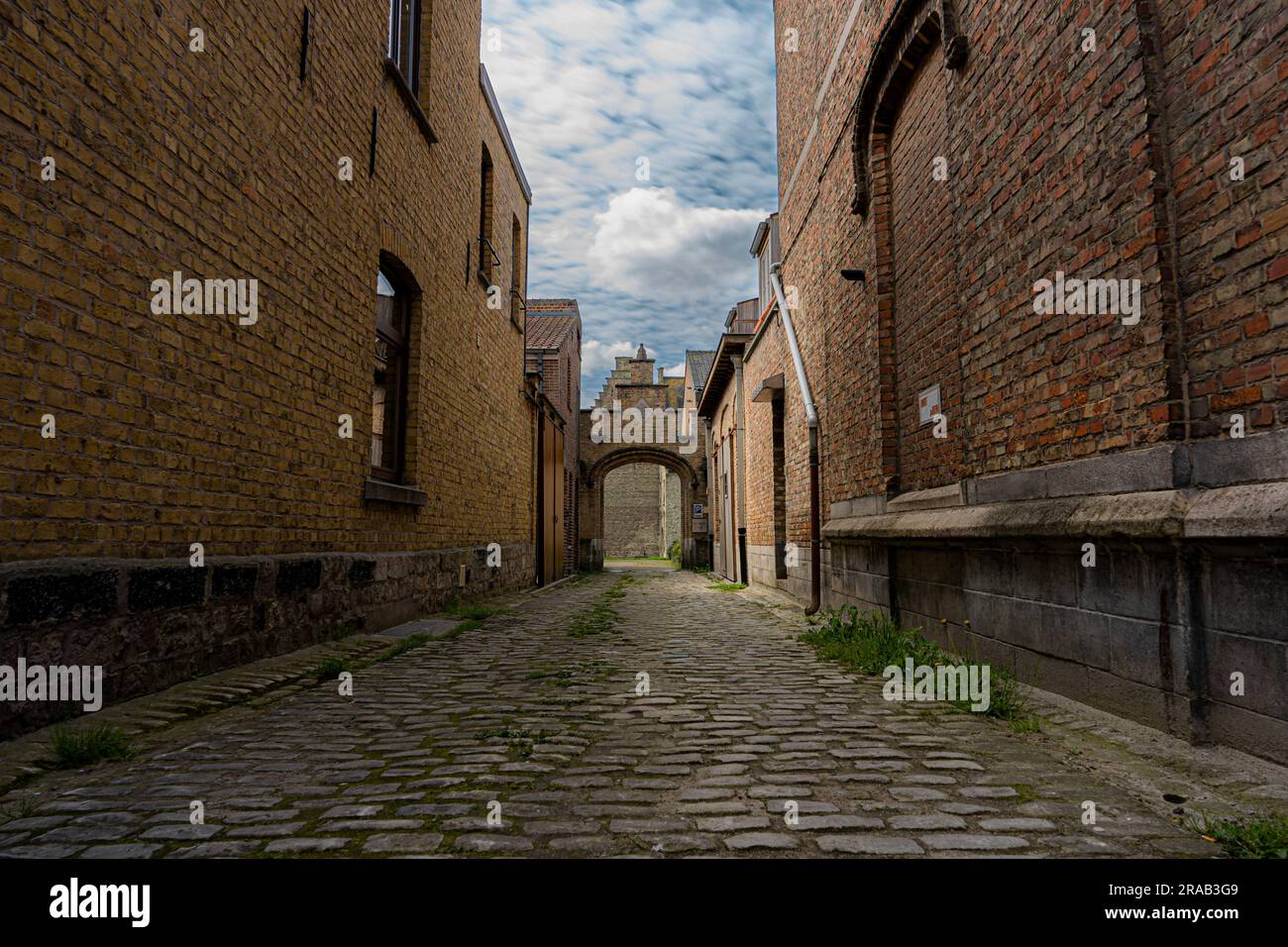 Market square ypres hi-res stock photography and images - Alamy