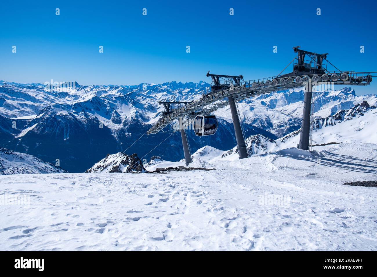 Cime Caron Ski Lift from the ski resort of Orelle to Val Thorens ...
