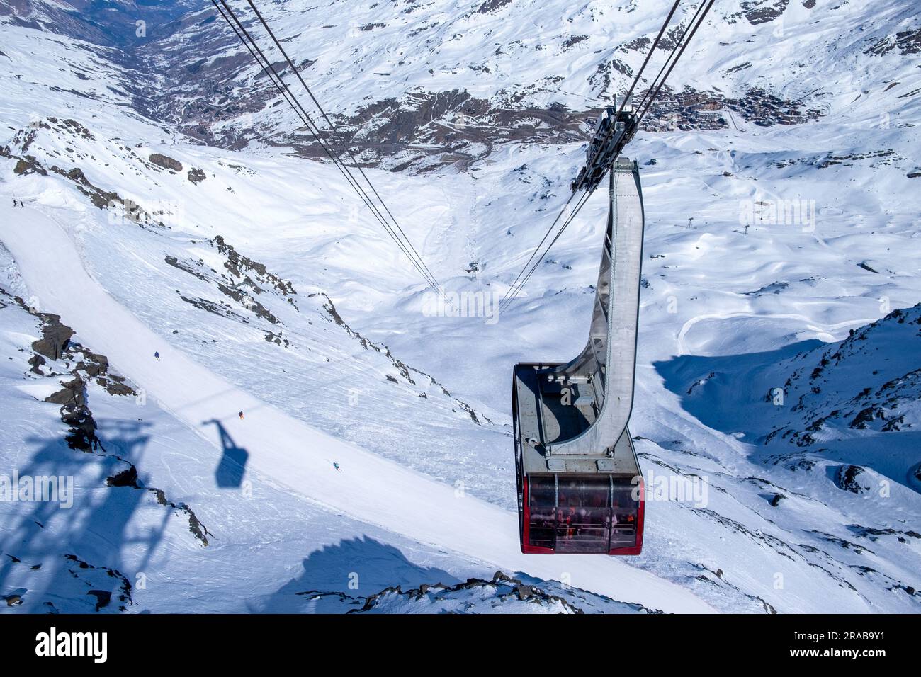 Val Thorens ski resort, Cime Caron gondola with VT in the background ...