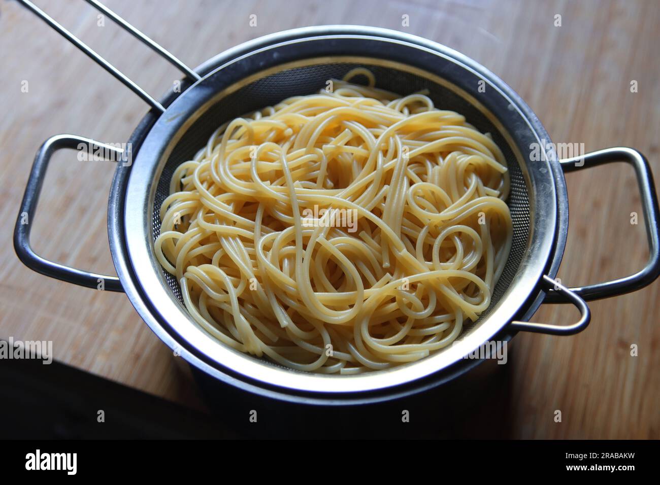 Spaghetti sieve hi-res stock photography and images - Alamy