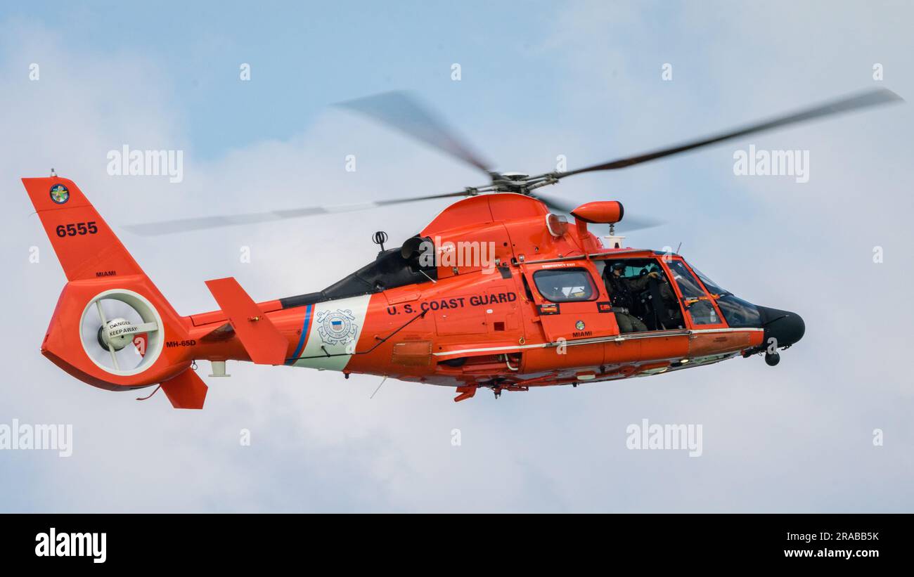 The coast guard coming to the rescue Stock Photo - Alamy