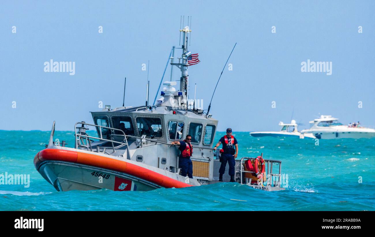 Coming to the rescue hi-res stock photography and images - Alamy