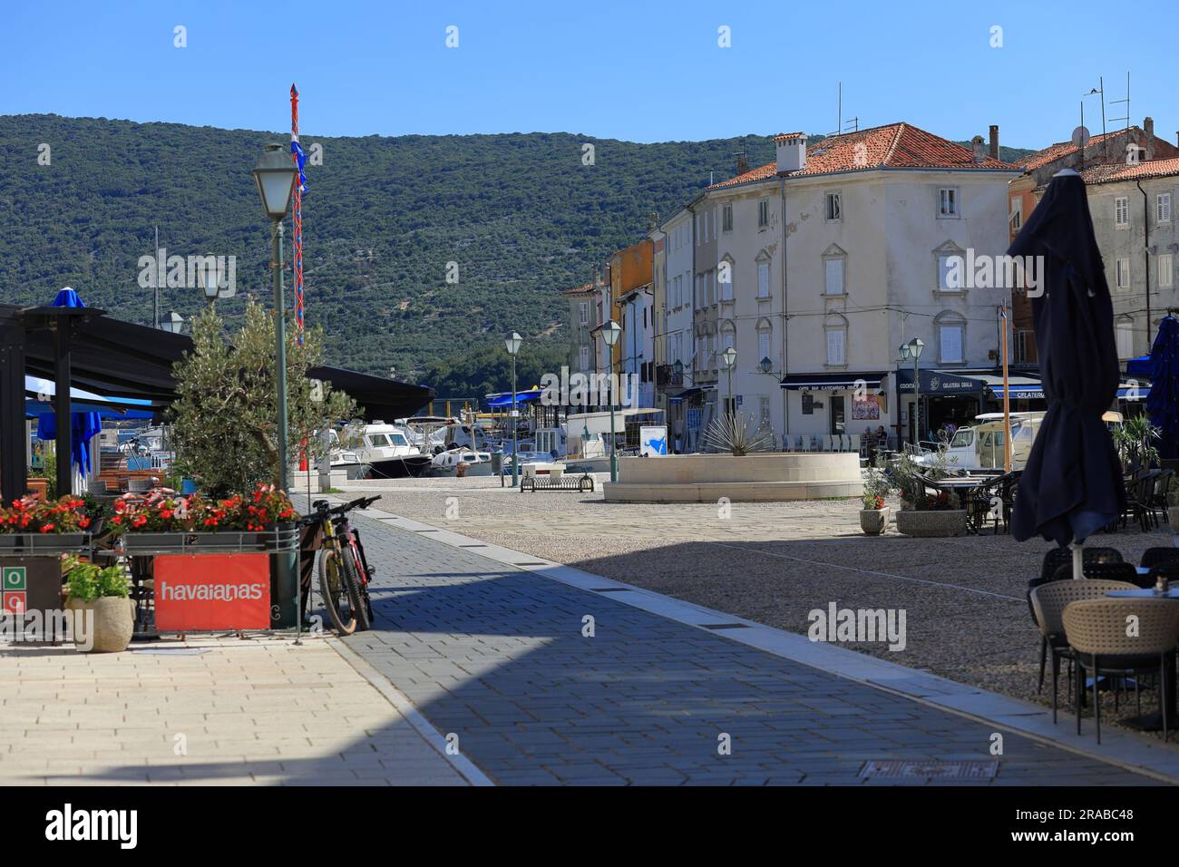 Cres town shop hi-res stock photography and images - Alamy