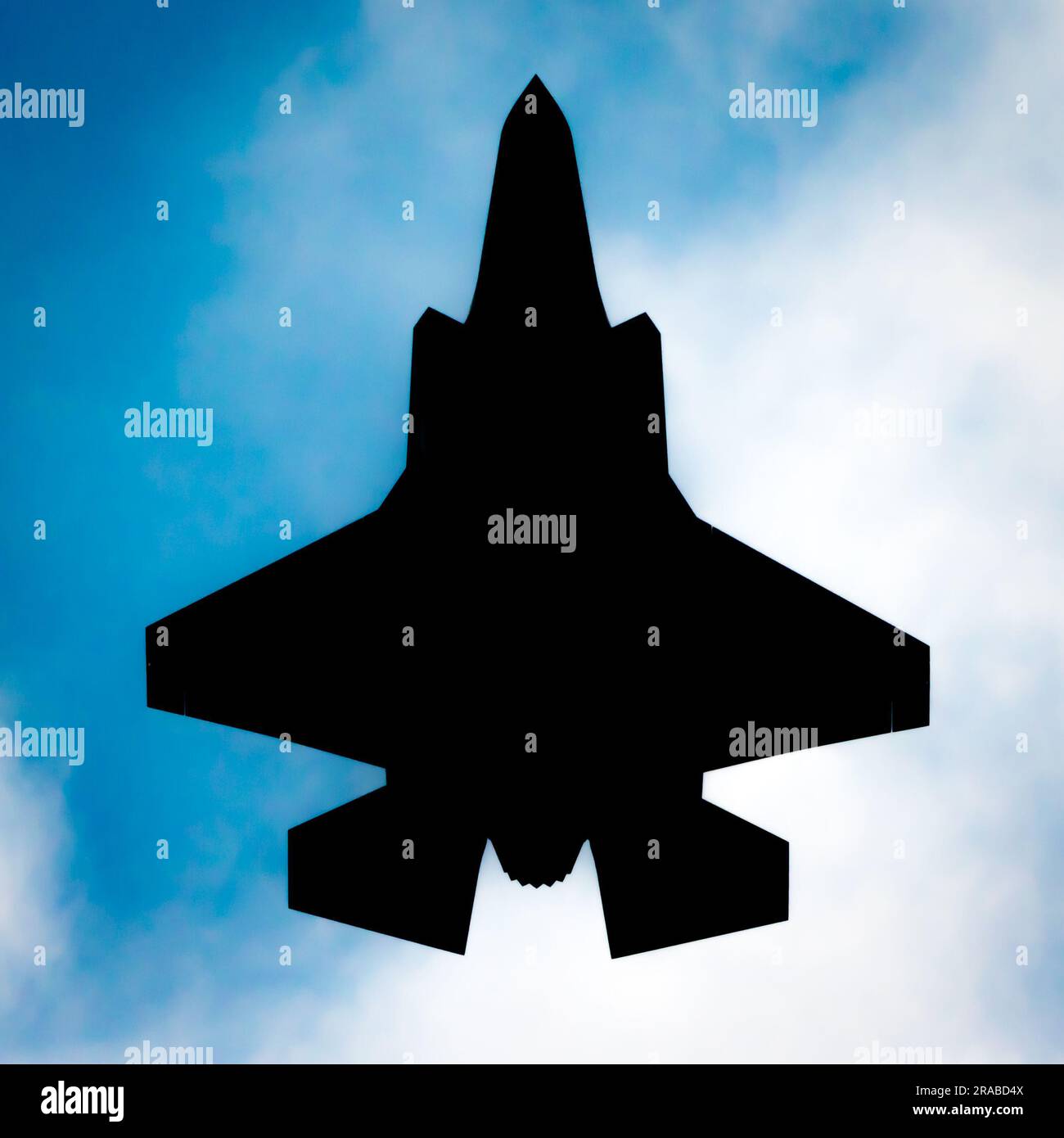 The amazing jet flying overhead Stock Photo - Alamy